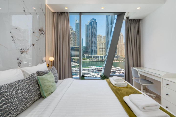 Vacay Lettings - Silverene Marina Retreat - Waterfront Apartment Steps From Marina Mall - Dubai