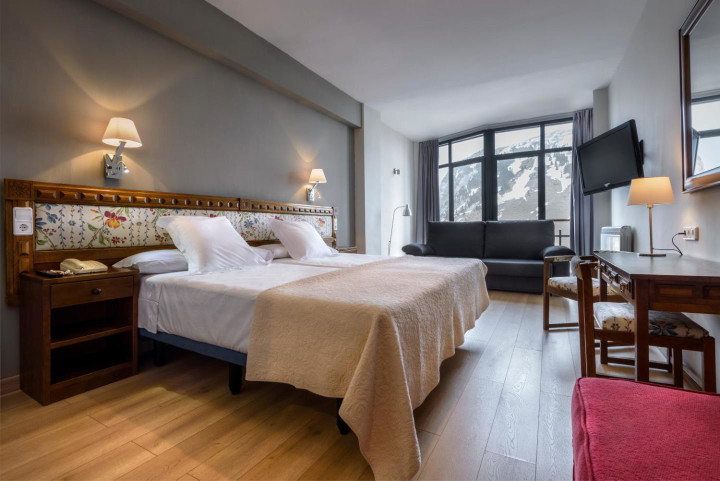 Hotel Edelweiss Candanchú - Canfranc