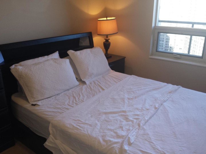 Spectacular View, 2 Bedrooms Furnished Condo And Best Location - Toronto