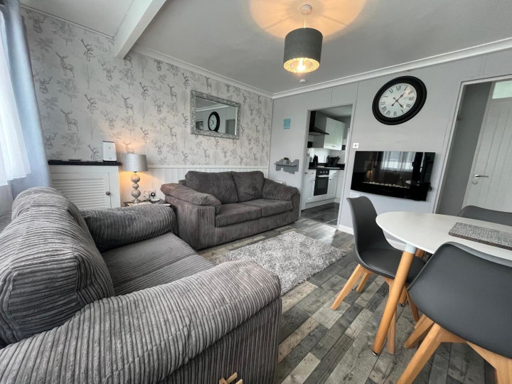 170, Two Bed Chalet On Sunbeach Holiday Park - Sleeps 5, Pet Friendly, Bed Linen And Towels Included Plus Wi-fi Included - Only 300m From The Beach! - England