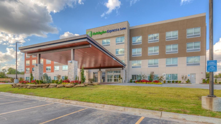 Holiday Inn Express & Suites Tulsa Midtown By Ihg - Tulsa, OK