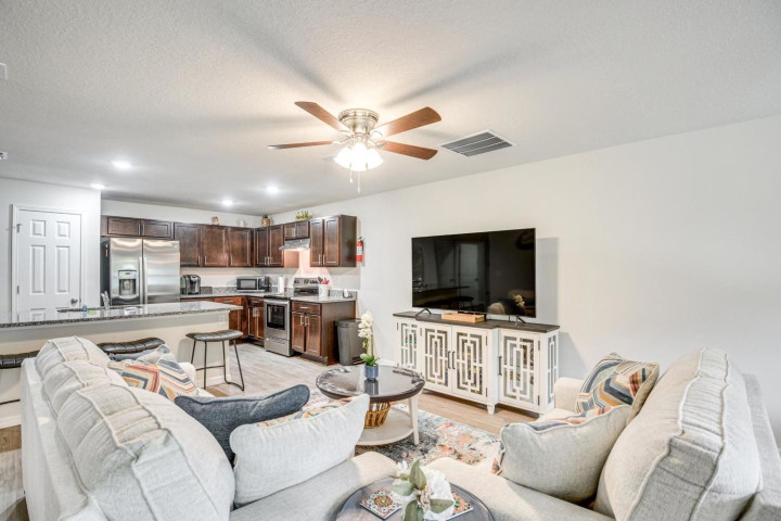 Palm Coast Duplex W/ Screened Patio, Near Beaches! - Palm Coast, FL