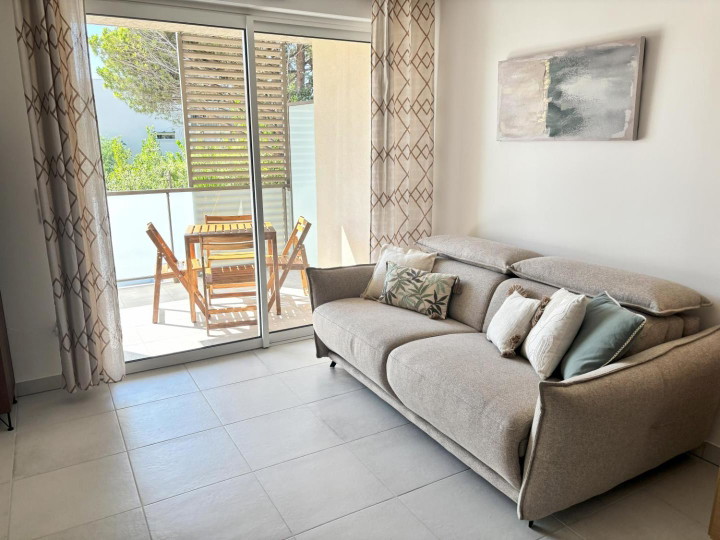 Very Comfortable Air-conditioned 2 Rooms With Direct Beach Access And A Free Parking - Vias