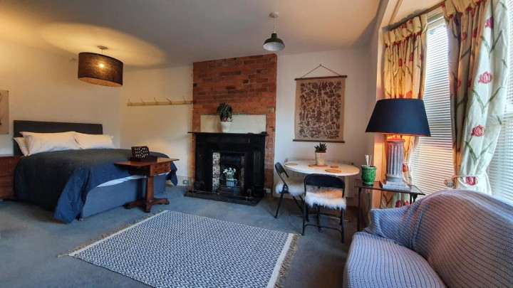 Stylish Town Centre Apartments - Tetbury