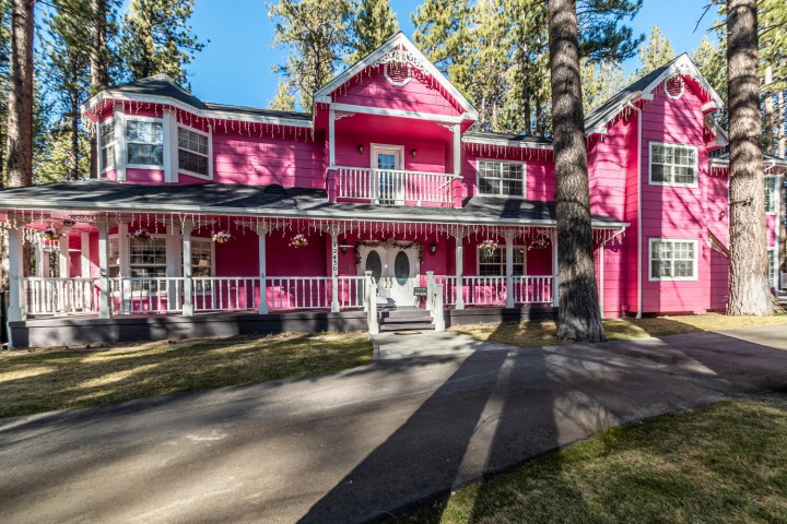 Apples Bed And Breakfast Inn - Big Bear Lake, CA