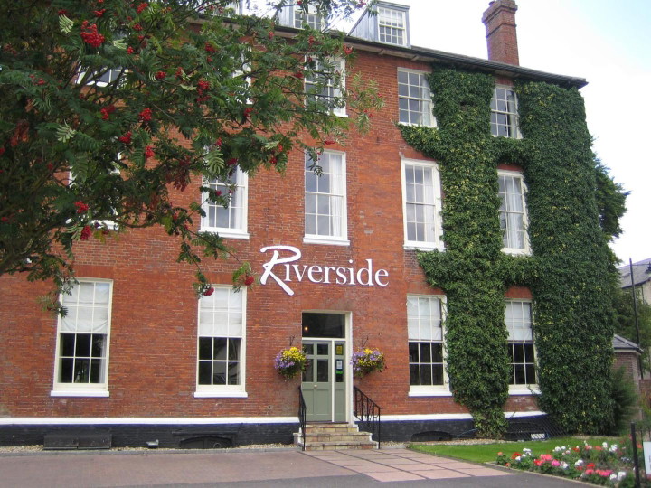 The Riverside House Hotel - Newmarket