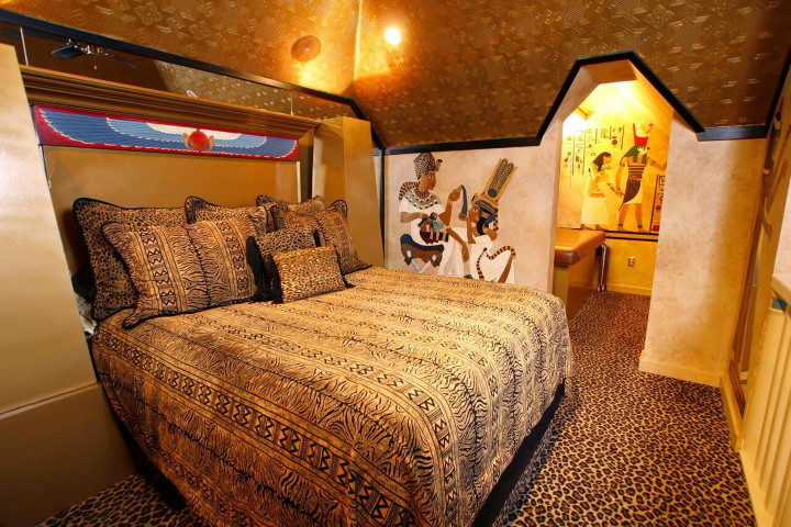 Black Swan Inn Luxurious Theme Rooms - Pocatello, ID