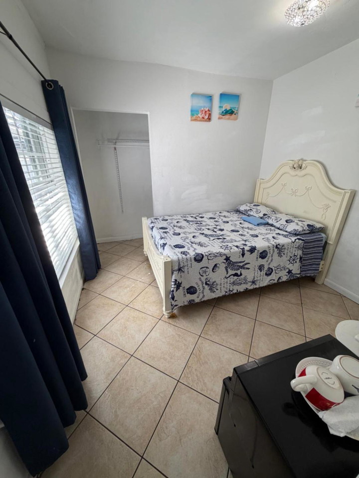 B5 Best Value On Private Bedroom With Private Bathroom In Little Havana, Miami - Miami, FL