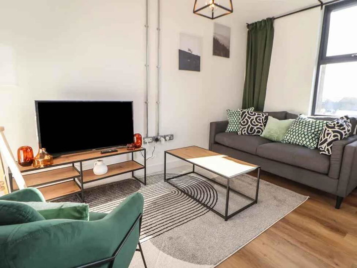Woolston Central 2-bedroom Apartment - Warrington