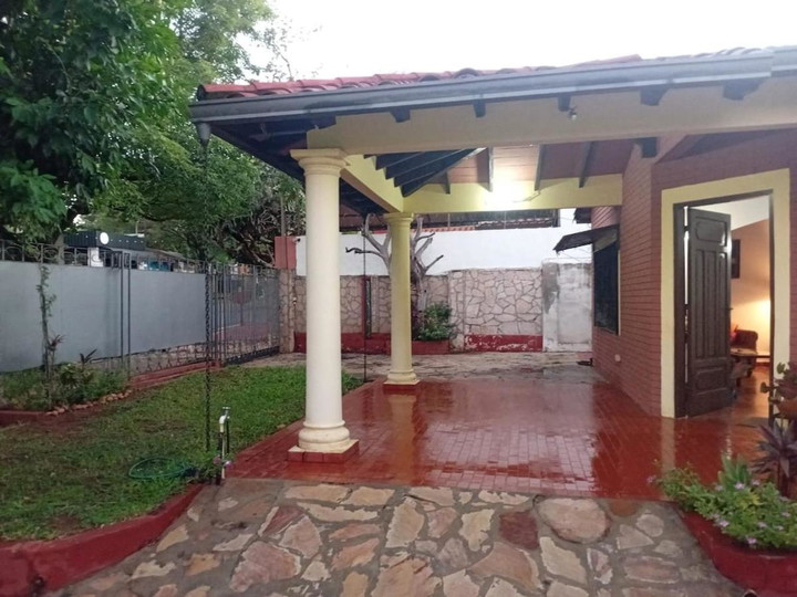 Casa Disponible Para Familia - Asuncion