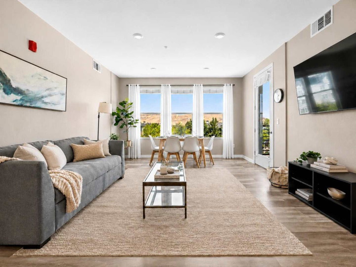 Sparks Marina 2br Mountain Views Pool & Hot Tub - Reno, NV