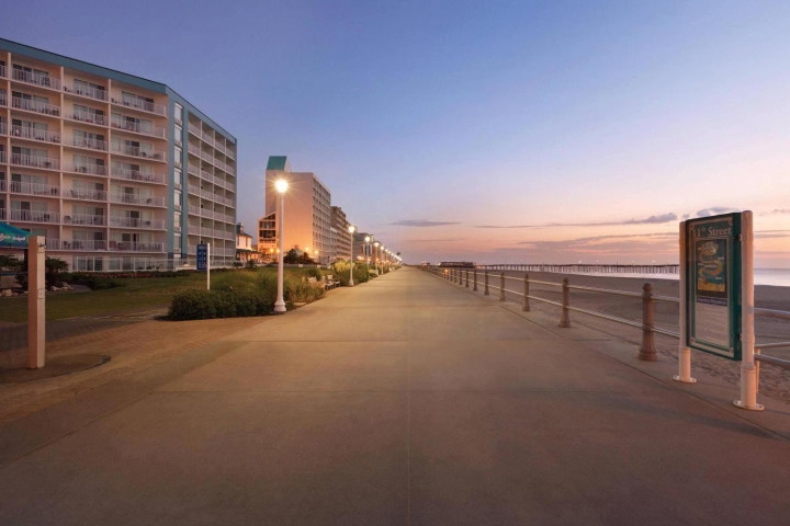 Surfbreak Virginia Beach Oceanfront, An Ascend Collection Hotel - Virginia Beach, VA