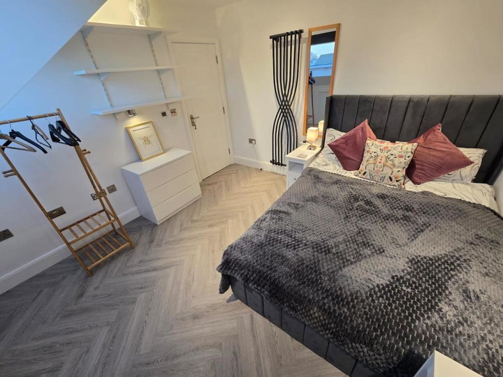 Luxurious House With Rooms Available To Stay In London - Brentford