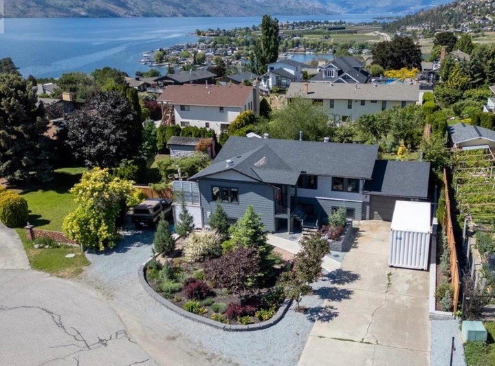 Peaceful 2-bedroom, 1-bath Daylight Suite With Private Entrance - West Kelowna