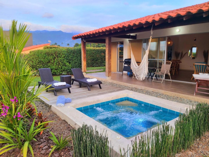 Casa Campestre En Zona Exclusiva Con Jacuzzi, A 10 Min Del Aeropuerto, 20 Min Parque Del Café, Wifi, Parqueadero Privado, Vigilancia 24 Hrs Y Amplias Zonas Sociales - Tolima