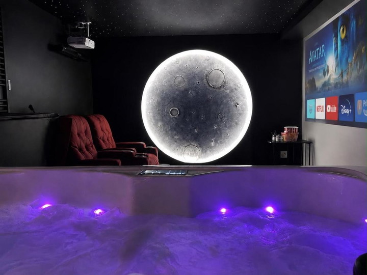 Nid D Amour Suite Romantique Avec Jacuzzi Et Salle De Cinema - Thouars