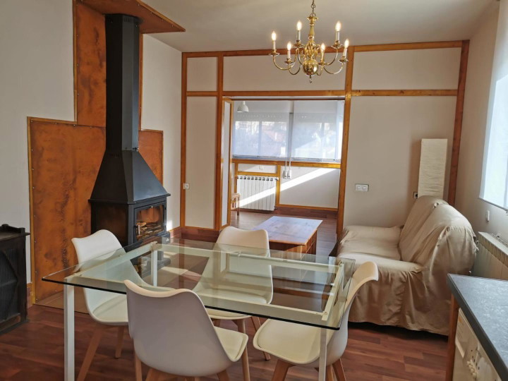 Casita Independiente Con Jardín Y Chimenea. - Los Molinos