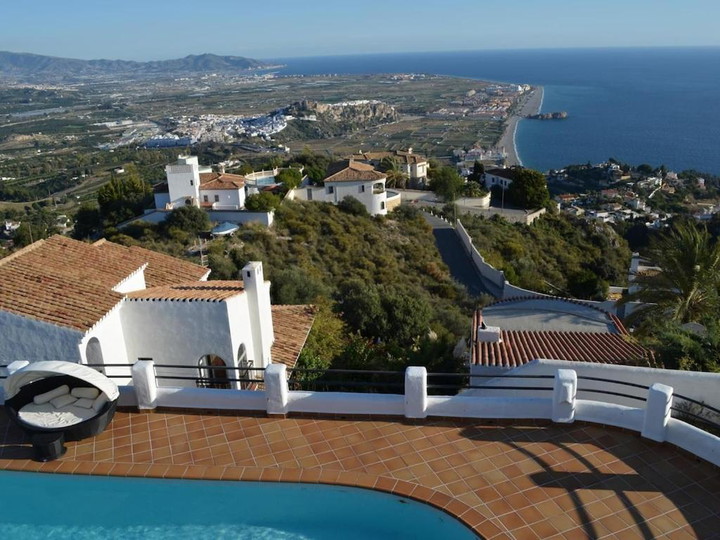 Stunning Villa With Beautiful Views And Private Pool - Salobreña