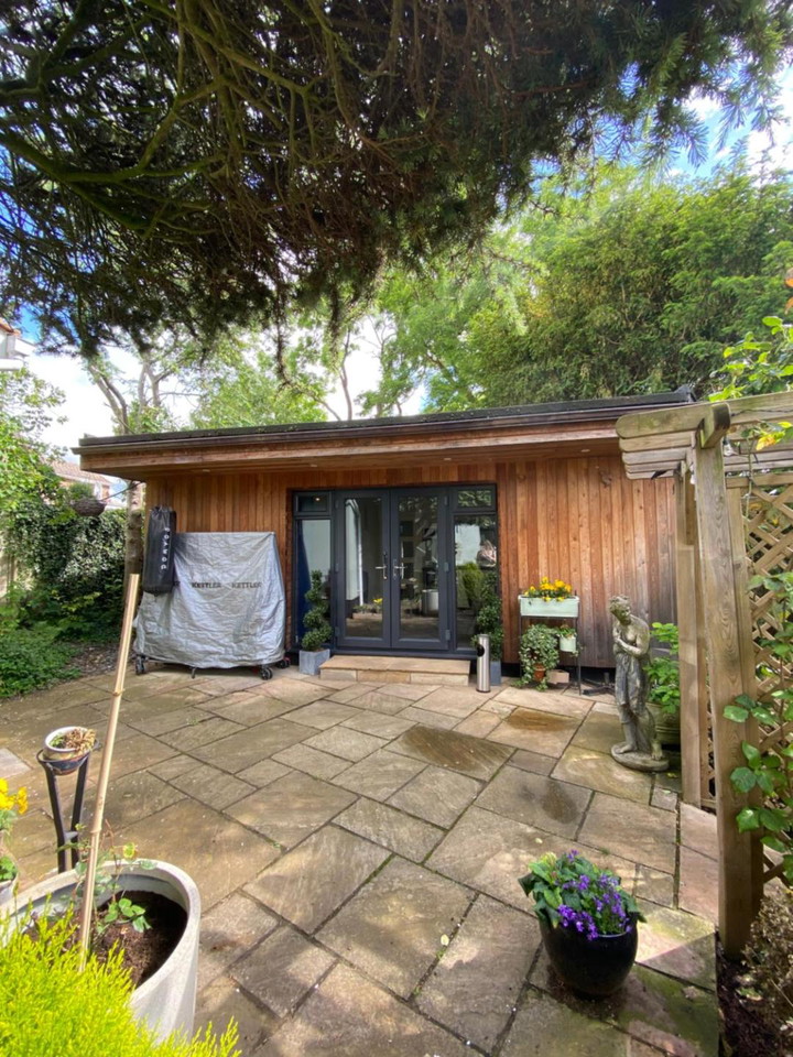 Thistle Lodge - Quiet Garden Lodge With Off Road Parking - Hertfordshire