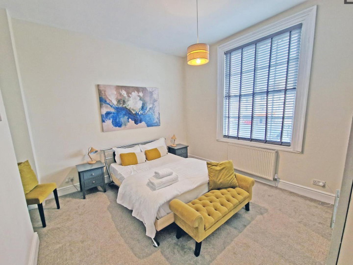 Canal Side 2 Bedroom Apartment - Royal Leamington Spa