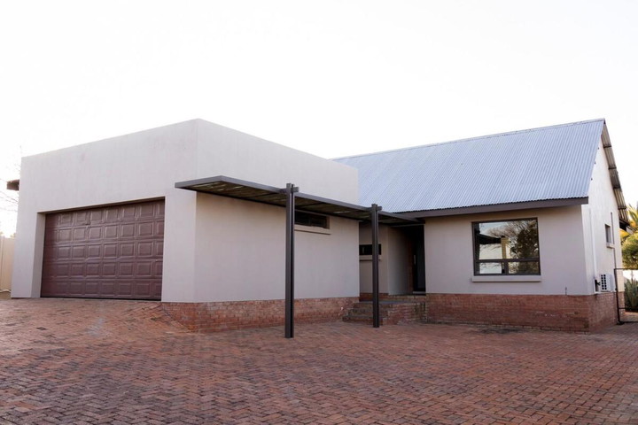 Complete Modern 3-bedroom Home - Bloemfontein