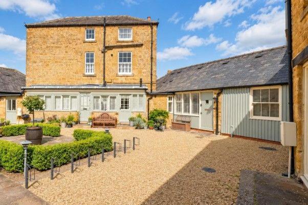No 2 Wellington Court - Moreton-in-Marsh