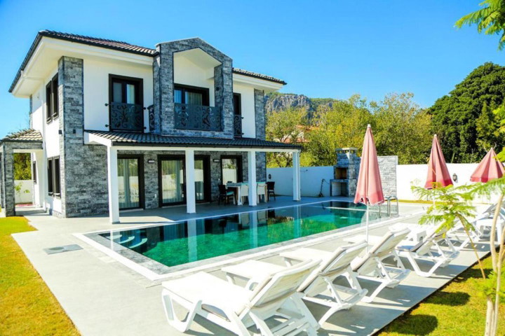 Villa-sleeps 8-parking-pool-bbq - Dalyan