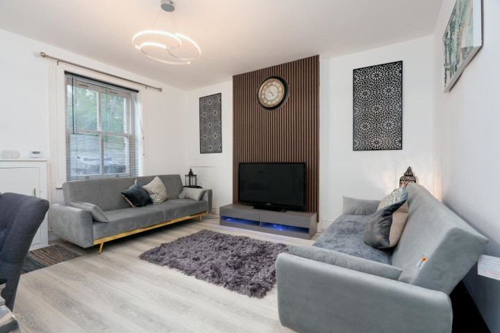 2 Bedroom House - Parking -Shops-m65- Jct 12- Long Stays From 1600pm - Todmorden