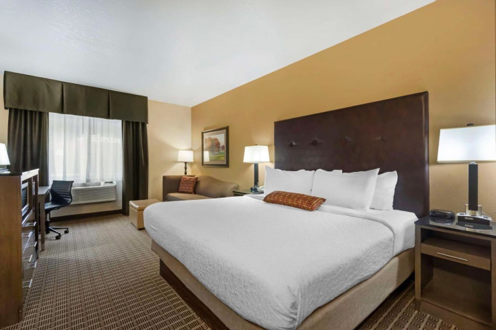 Best Western Plus Yakima Hotel - Yakima, WA