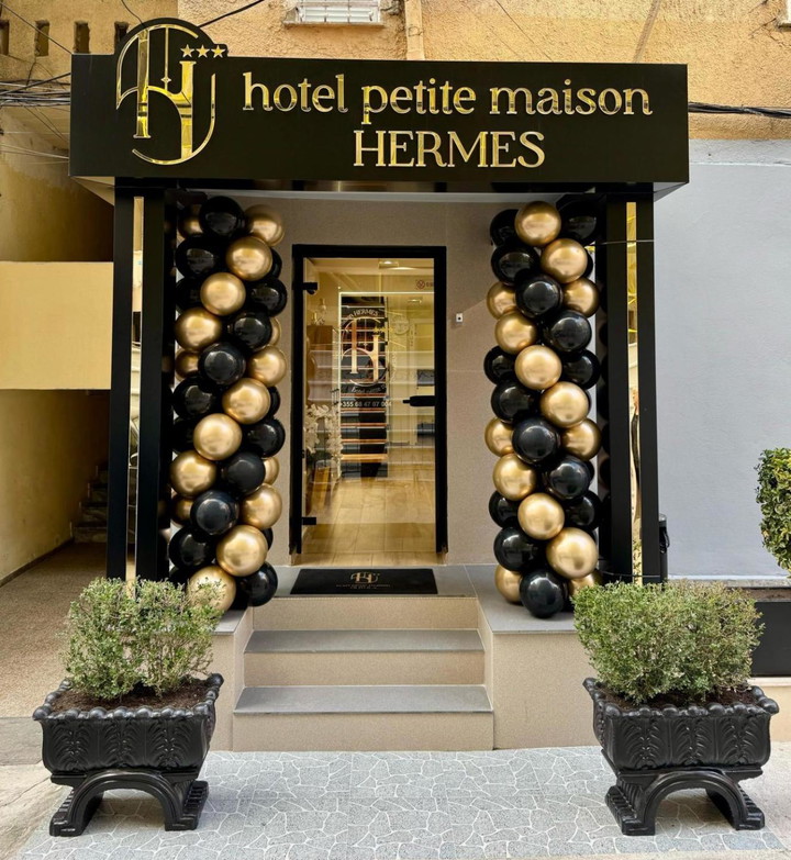 Petite Maison Hermes Center - Tirana