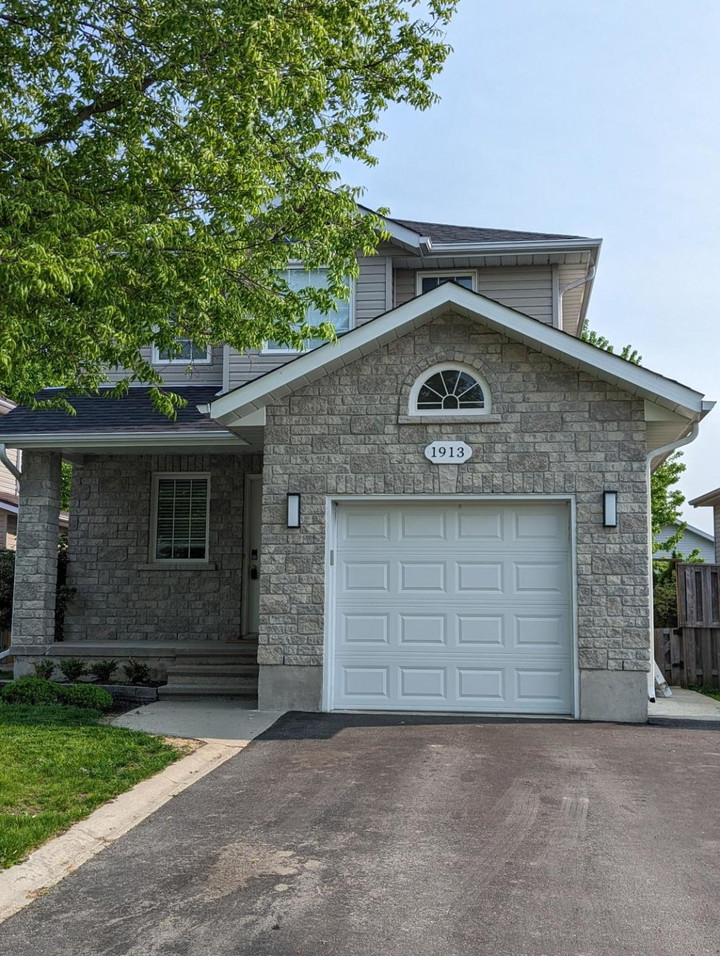 Adorable 4 Bed,3 Bath House - Kingston