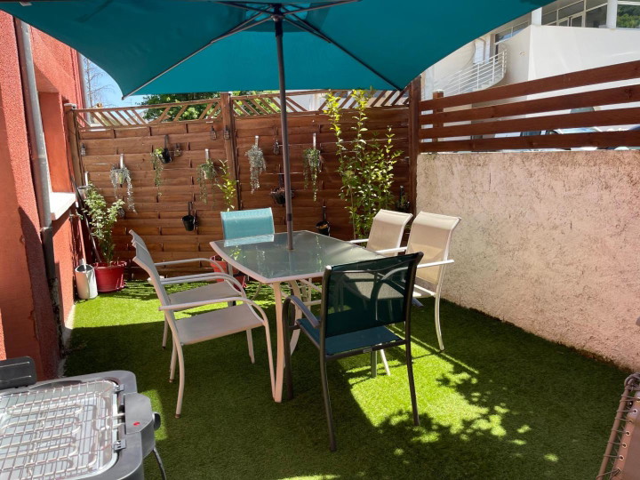 Pyrene Holidays - Appartement Spacieux - Chambres Climatisées - Cour Privée - La Mongie