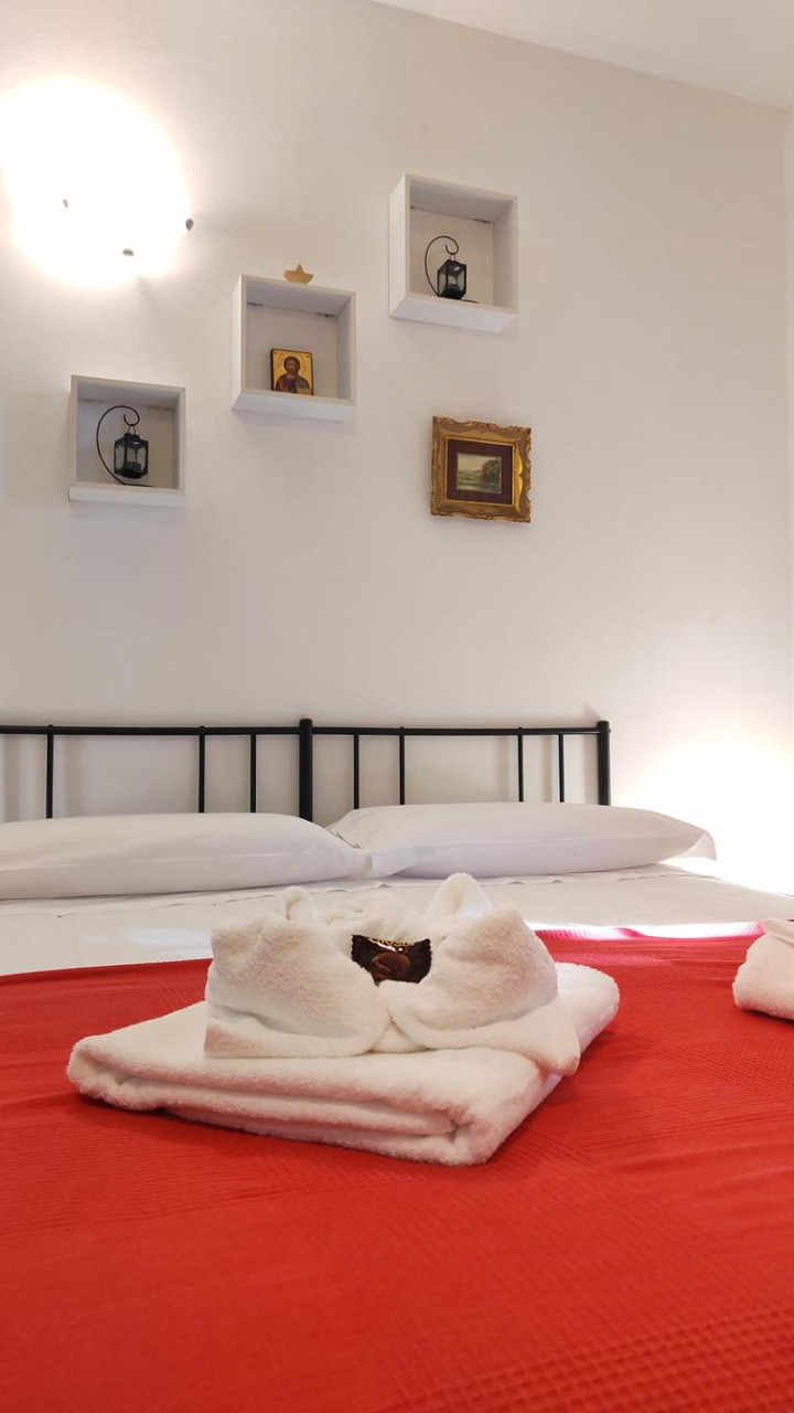 All'ombra Di Santa Chiara By Myassisisuite - Vicino A San Carlo Acutis - Dormi In Una Casa Del '400 - 140 Mq, Raro Piano Terra - 4 Veri Letti Matrimoniali, Zero Divani Letto - Live Check-in, No Key Box, 3 Real Beds, Jacuzzi - Mówimy Po Polsku - Assisi