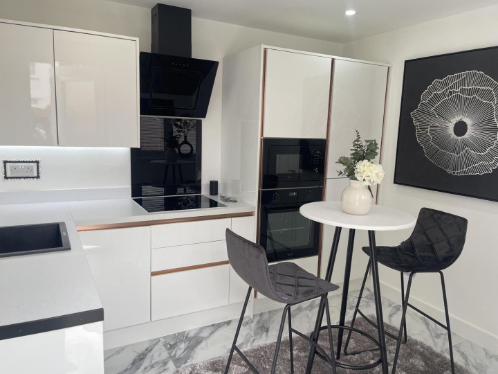 Modern-luxury 1bedroom-ensuitebathroom-garden-wifi - Basildon