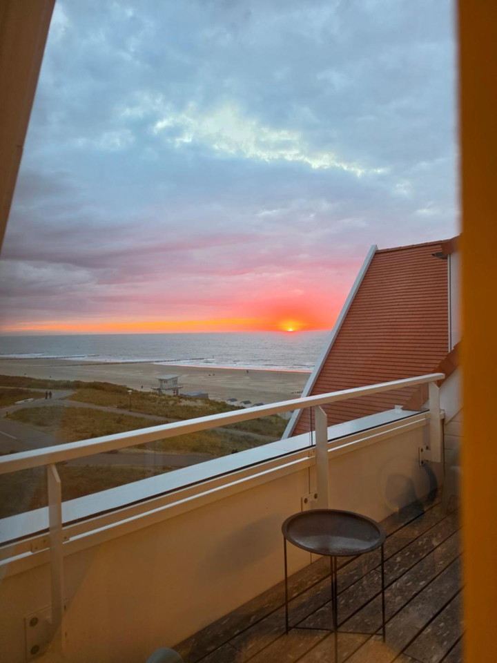Penthouse Windkracht 10 Aan Het Strand Van Cadzand - Niederlande