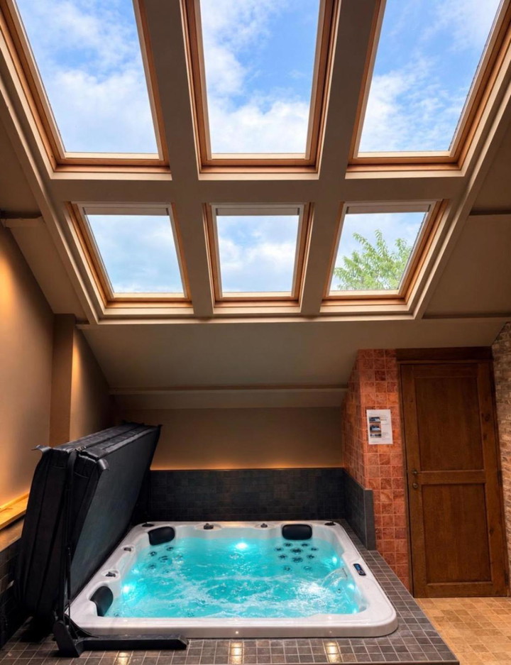 Spacious Loft With Jacuzzi And Sauna In Jabbeke - Jabbeke