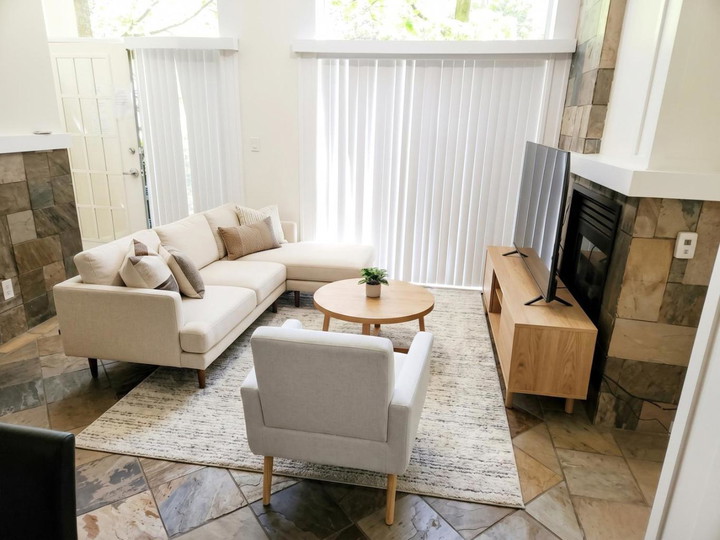 Family Friendly 2 Bedroom Townhouse With Full Kitchen In Downtown Vancouver - Horseshoe Bay