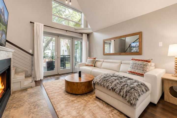 Sophisticated Urban Loft With King Suite - Dallas, TX