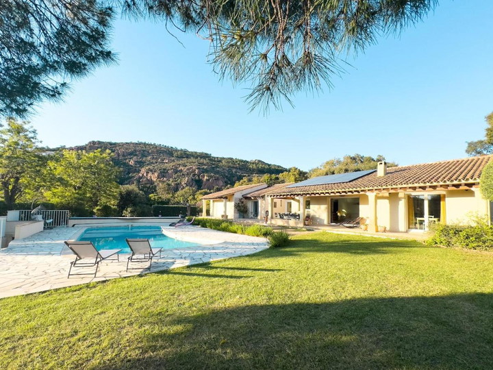 Exclusive Authentic Riviera Villa - Private Pool, Pétanque Court, Panoramic Mediterranean Sea & Estérel Mountain Views - Cap Estérel