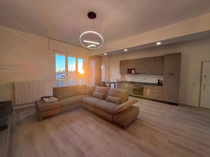 Modern & Chic, 3 Bedrooms, 2 Baths And Balcony - Bergame