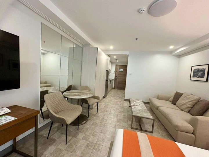 Sheryll Escapes - La Grande Phase 2 Grand Studio 404 With Balcony, Wifi & Netflix - Angeles