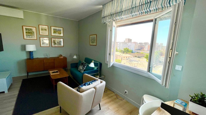 Vue Sur Rade Appartement éLégant Vaste Climatisé éTage éLevé Ascenseur Proche Parking Et Toutes Commodités Au Cœur Du Toulon Historique - Tulon