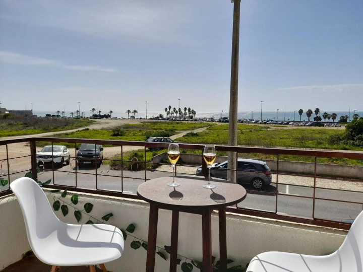 Carcavelos Surf Beach House - Porto Salvo