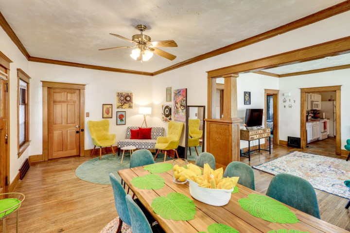 1 Mi To Unl: Group Getaway W/ Game Area - Lincoln, NE
