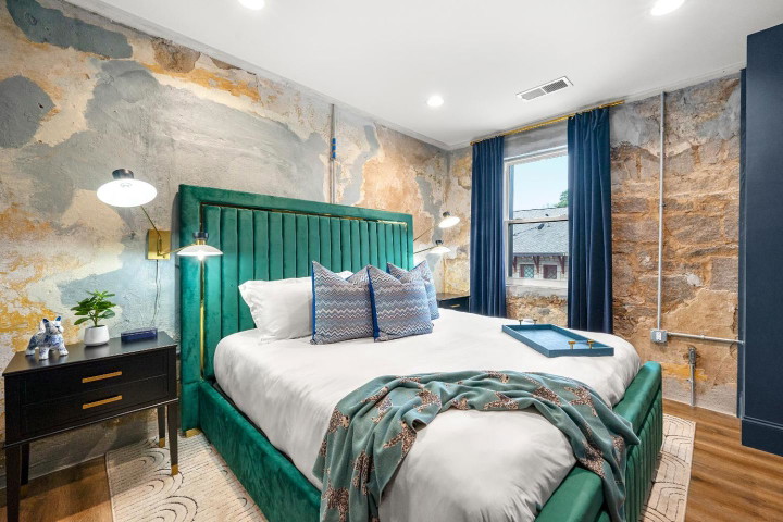 Opulent Loft On Main St -Walk To Stone Mtn Park! - Lithonia, GA
