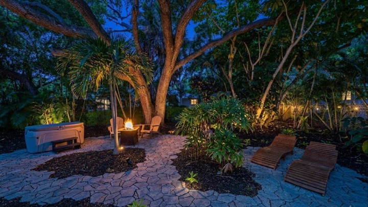 Hemingway Hideaway - Sarasota, FL