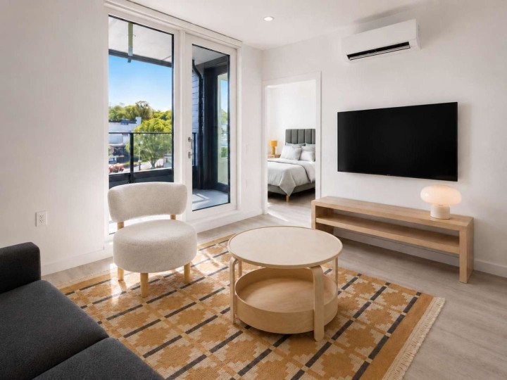 Stylish 1br Suite With Ac And Steps To The Drive - Vancouver