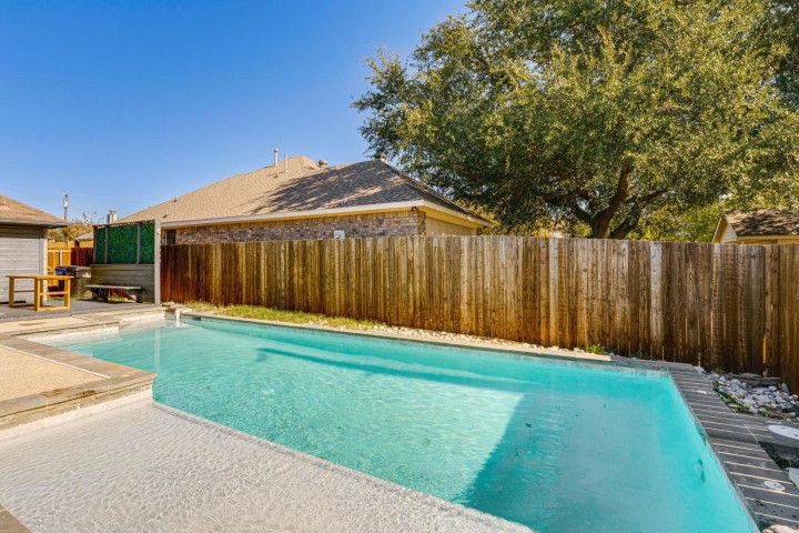 1/2 Mi To Frisco Commons! Family Getaway W/ Patio - Frisco, TX