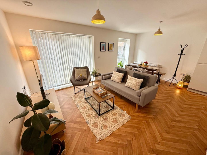 Issara Apartments 41 - Great Location & Private Parking - Hayling Island