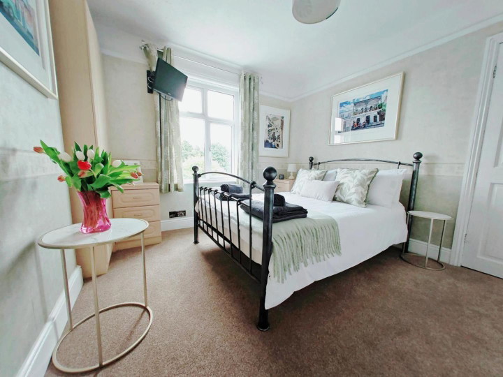 Spacious 4-bed House - Long Stays - Free Private Parking - Contractor Friendly - Exeter